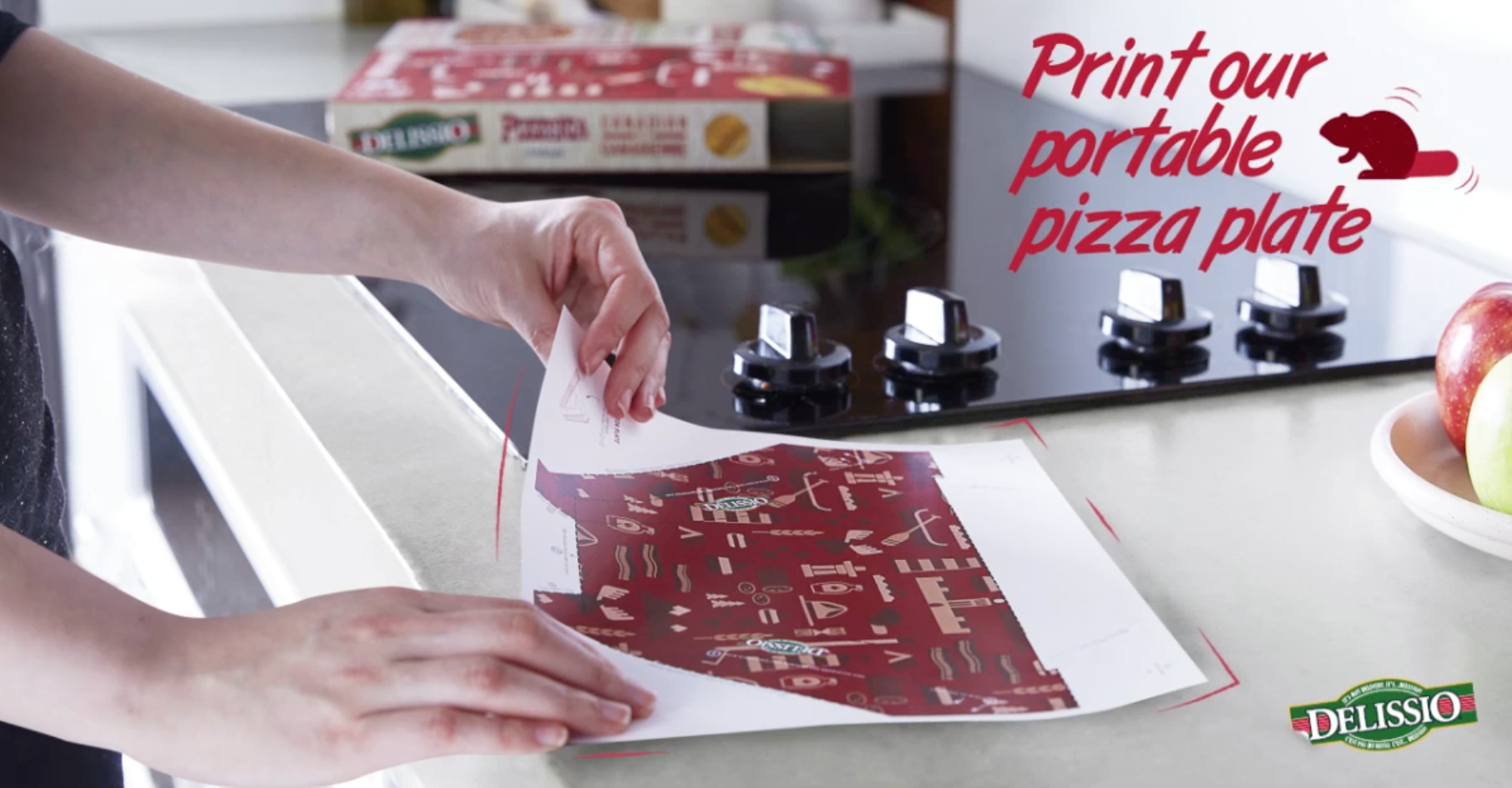 Delissio folds together a portable paper plate » Strategy