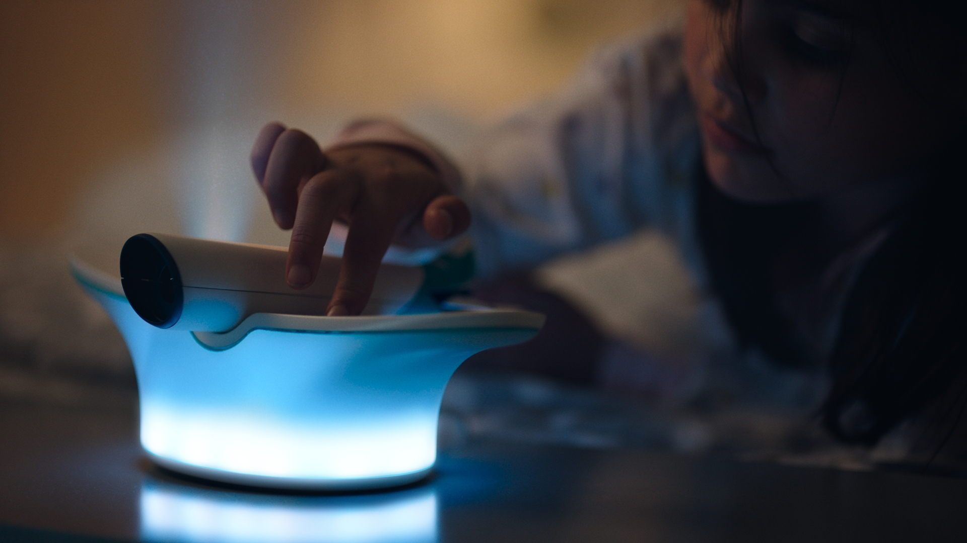 WestJet’s smart nightlight projects a flight’s path » Strategy