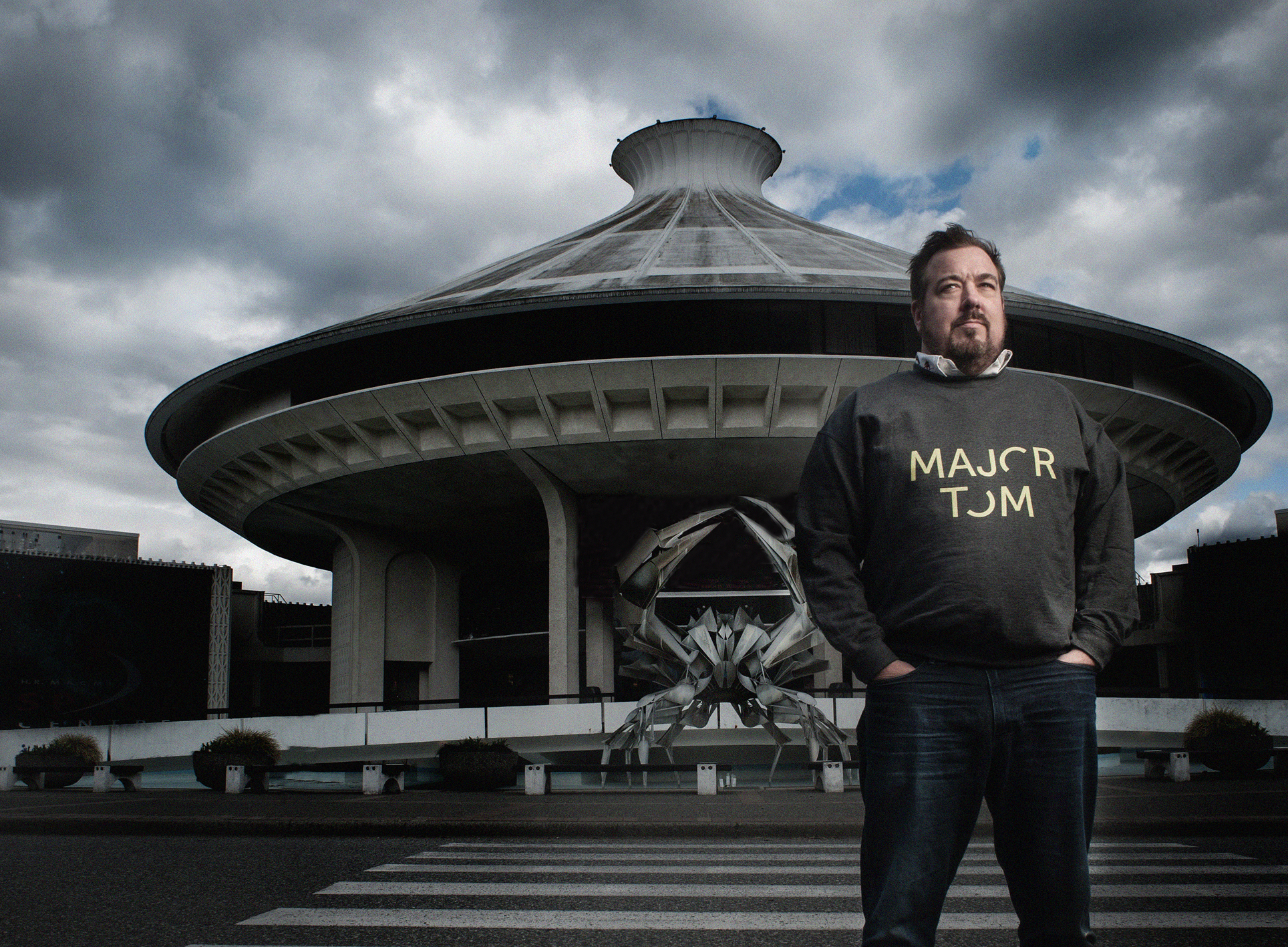 Why Major Tom is selling its services in an online store » strategy