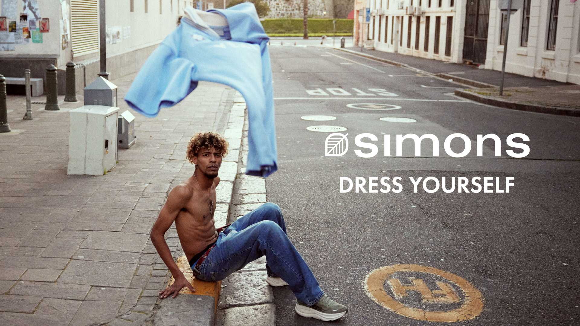 Simons’ weightless campaign lands as its retail presence expands » Strategy